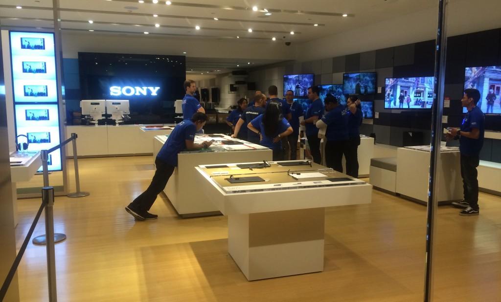 Live From The PS4 Launch: A Small Crowd Of Sony Loyalists Greets Gaming ...