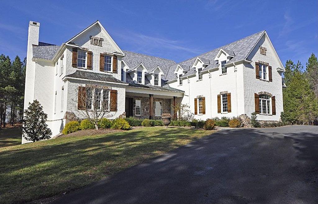 Redskins QB Sensation RGIII Buys in Virginia